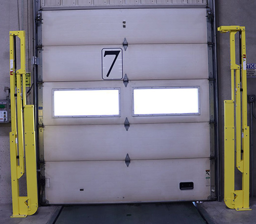 Vertical Safety Gates: Adjustable, with Slam Protection