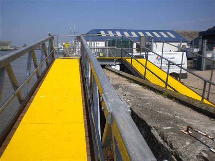 Cisco-Eagle Catalog - Walkway Cover - 48" x 48", Extra Coarse Grit, Yellow